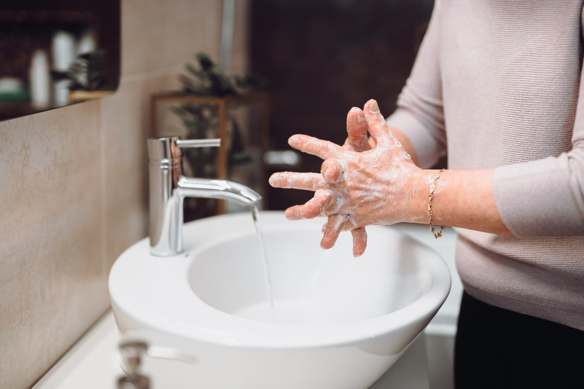 Proper Handwashing: Why It Matters For Seniors | SummerHouse Senior Living